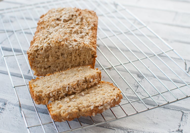 Clean eating oat bread recipe | Hedi Hearts