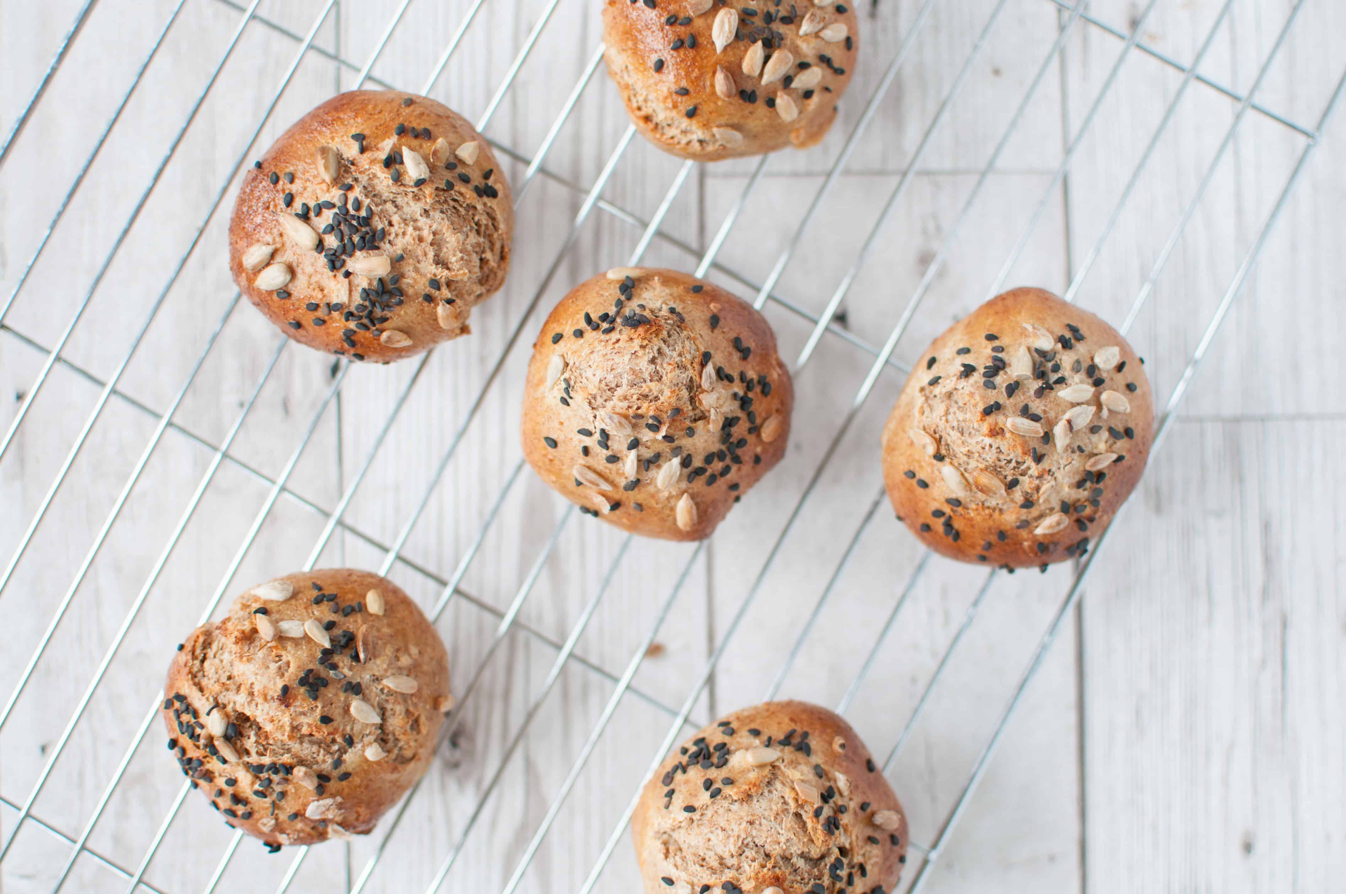 Clean eating spelt rolls recipe - Hedi Hearts