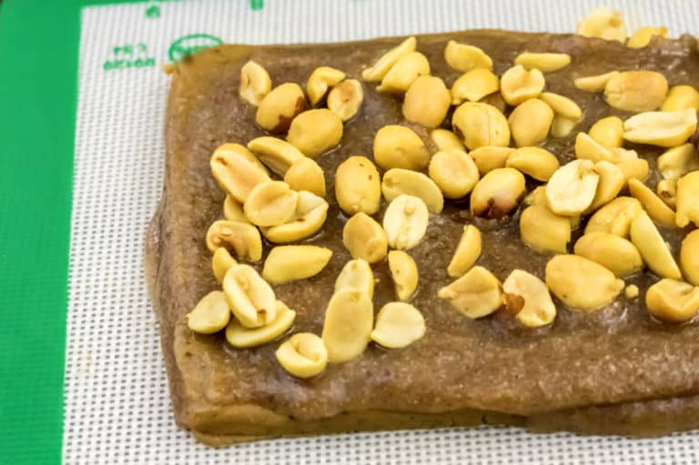 Clean eating snickers bars recipe - Hedi Hearts