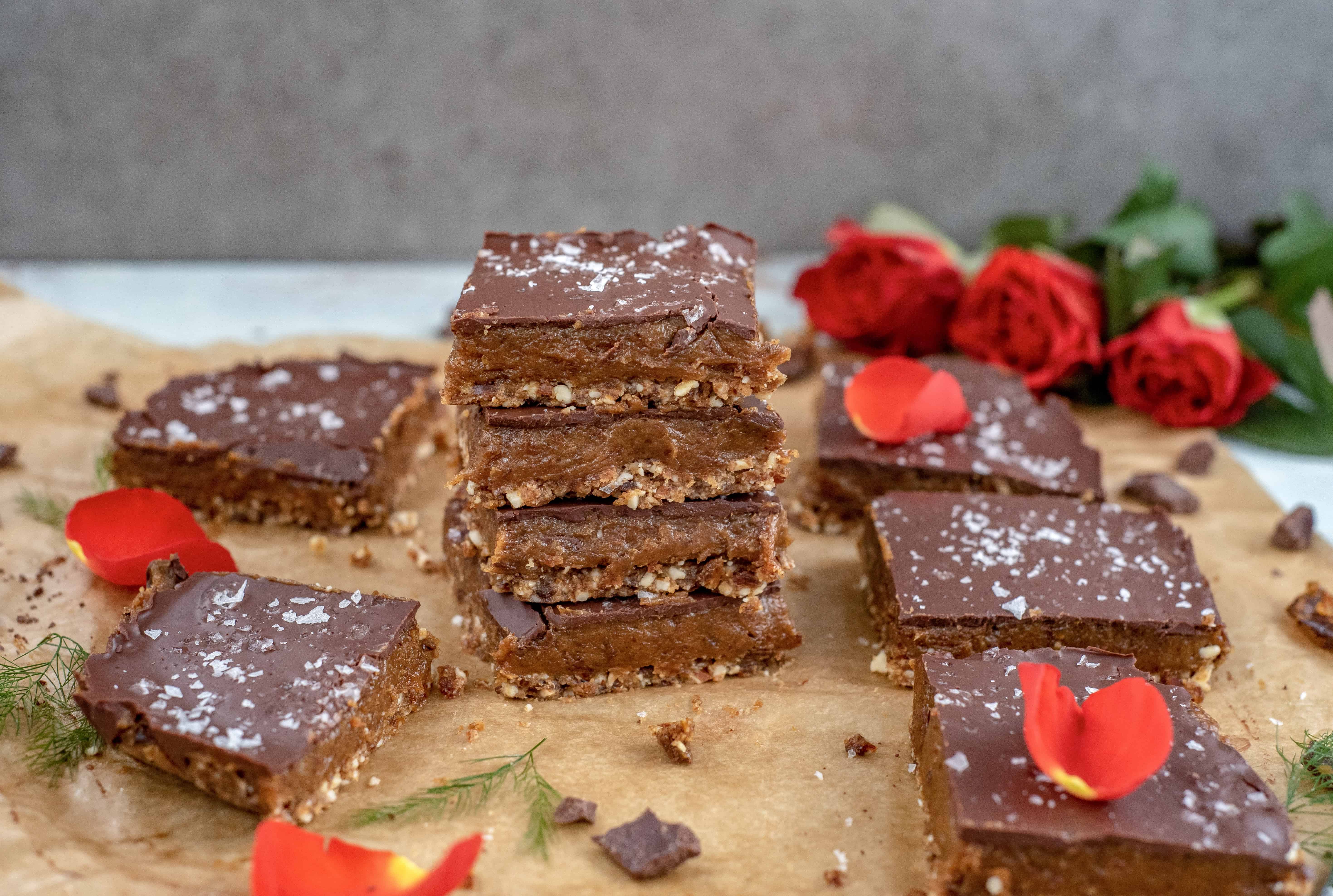 Clean Healthy Raw Millionaire Shortbread Recipe - No baking required!