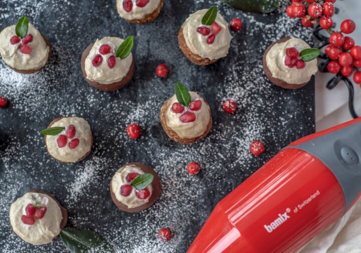 Healthy Christmas Pudding Bites - Hedi Hearts