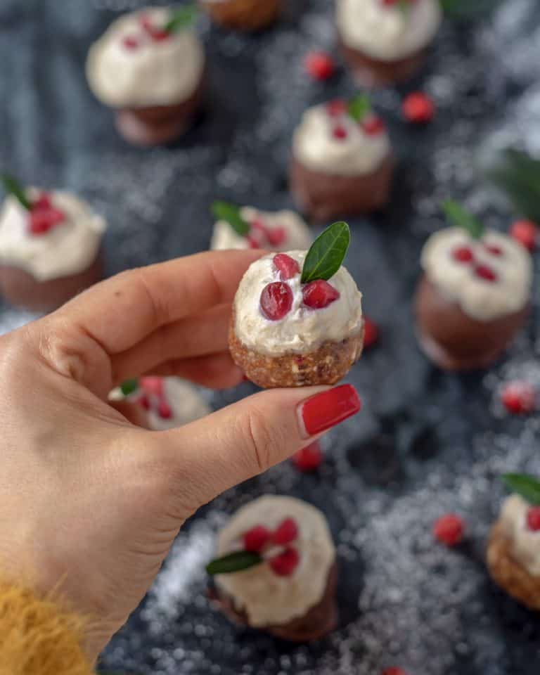 Healthy Christmas Pudding Bites - Hedi Hearts