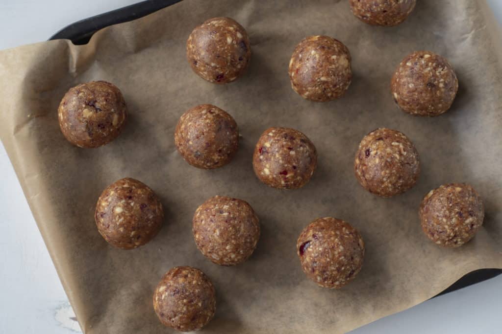 Healthy Christmas Pudding Bites - Hedi Hearts