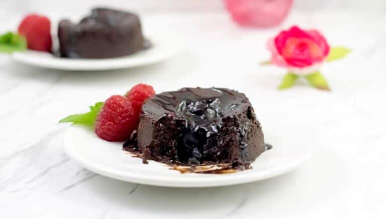 Clean eating chocolate cake recipe - Hedi Hearts