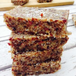 Simple and clean granola bars recipe - 4 ingredients only! Vegan too!